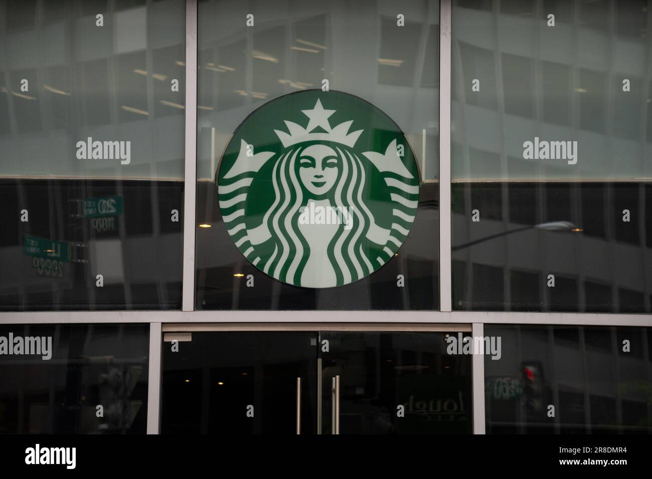 Starbucks logo 2023 hi-res stock photography and images - Alamy