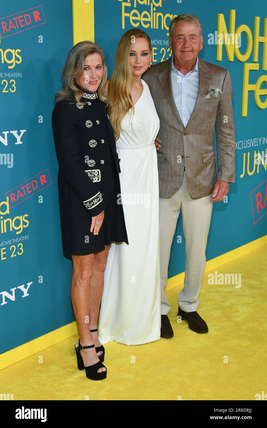 Karen Lawrence, Jennifer Lawrence and Gary Lawrence attend Sony ...