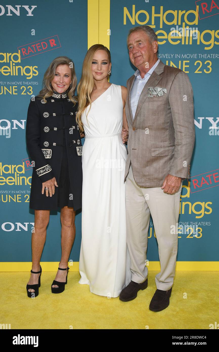 Jennifer Lawrence, Gary Lawrence Jennifer Lawrence's Parents Walk Her