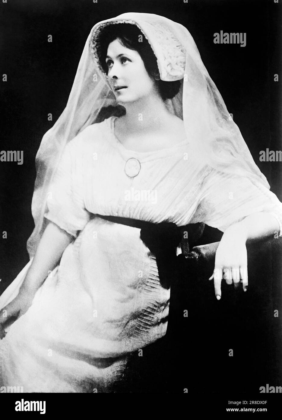 Dancer isadora duncan hi-res stock photography and images - Alamy