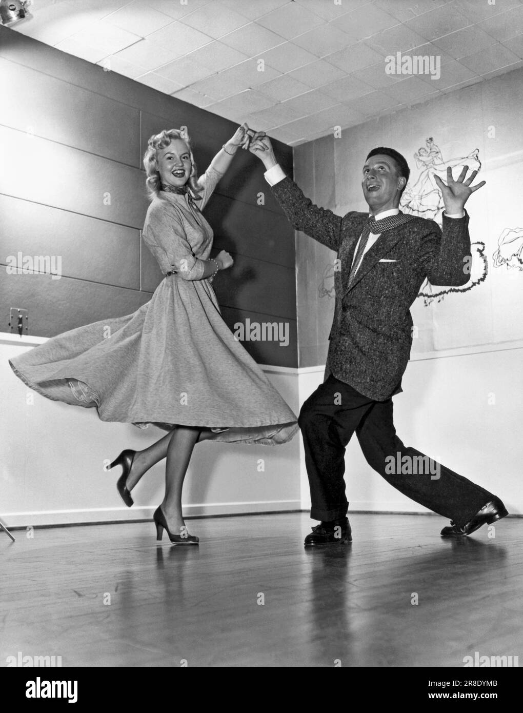 Dance floor 1950s hi-res stock photography and images - Alamy