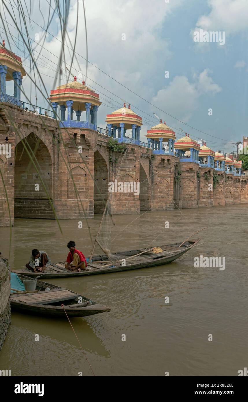 03-oct-2005 Shahi Bridge or Munim Khan's Bridge or Akbari Bridge Afghan ...