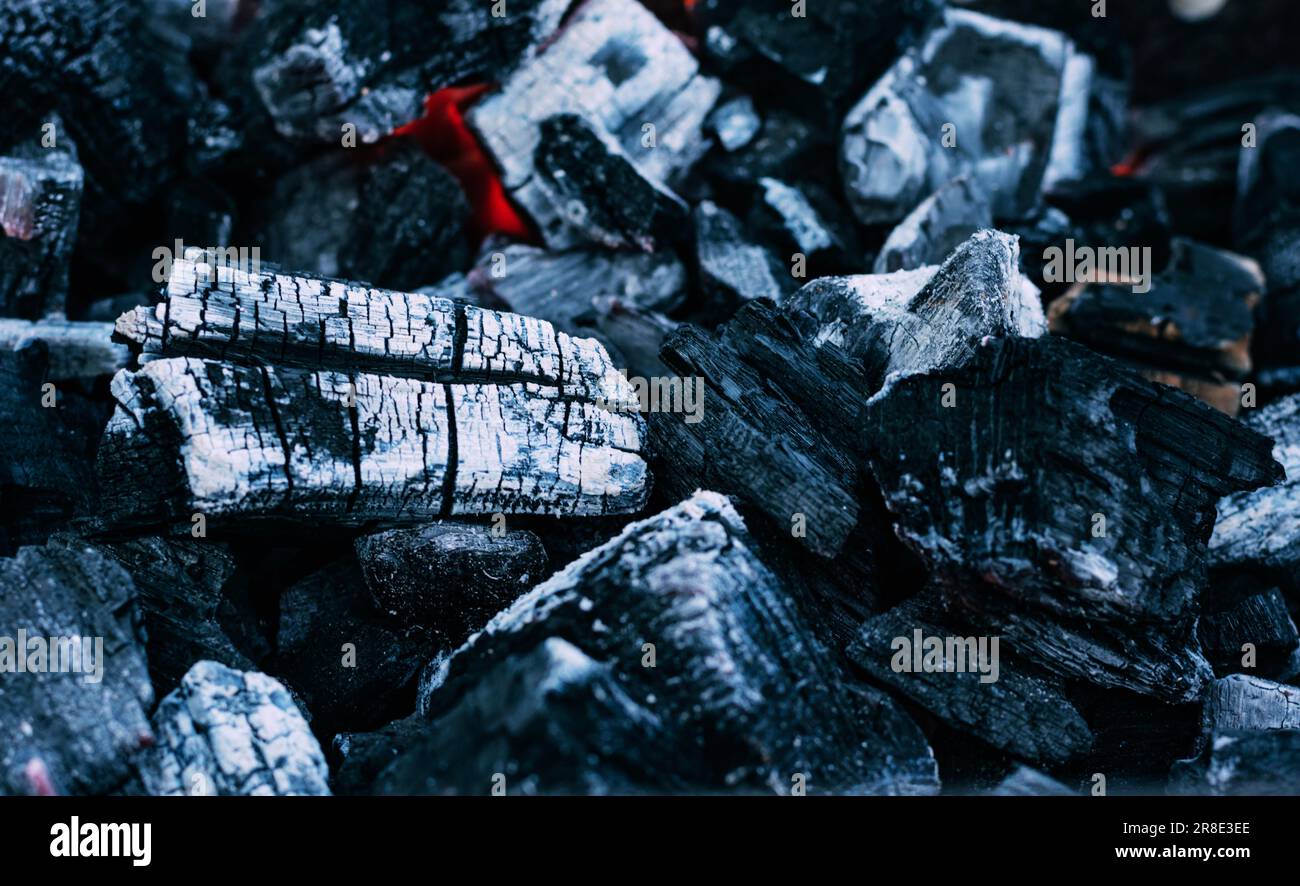 Burning coals in bbq barbecue hi-res stock photography and images - Alamy