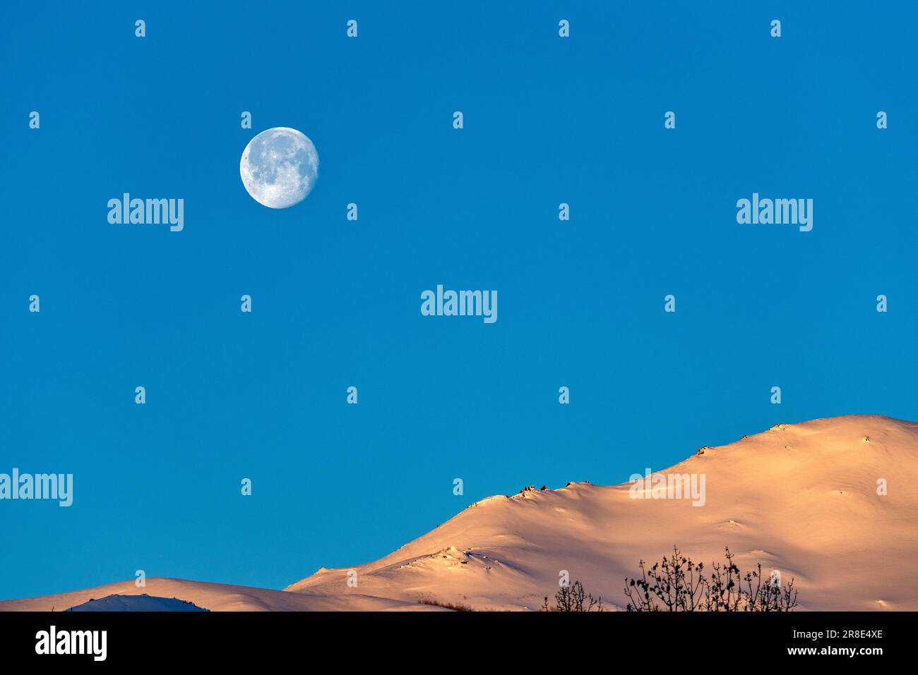 Full moon over snow hi-res stock photography and images - Alamy