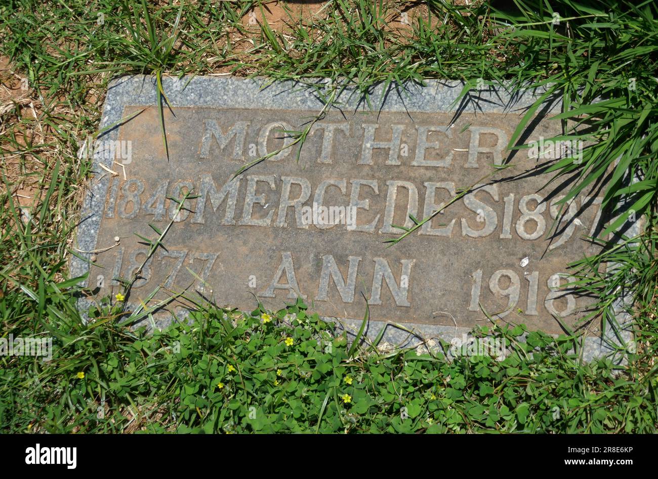 1918 pandemic grave hi-res stock photography and images - Alamy