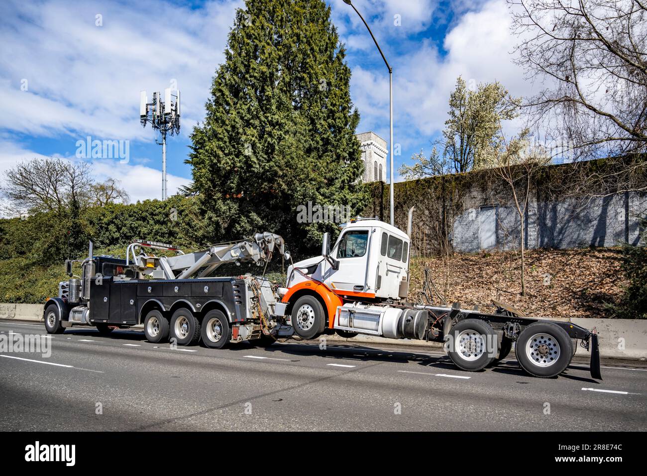Industrial mobile road assistant big rig black mobile towing semi truck ...
