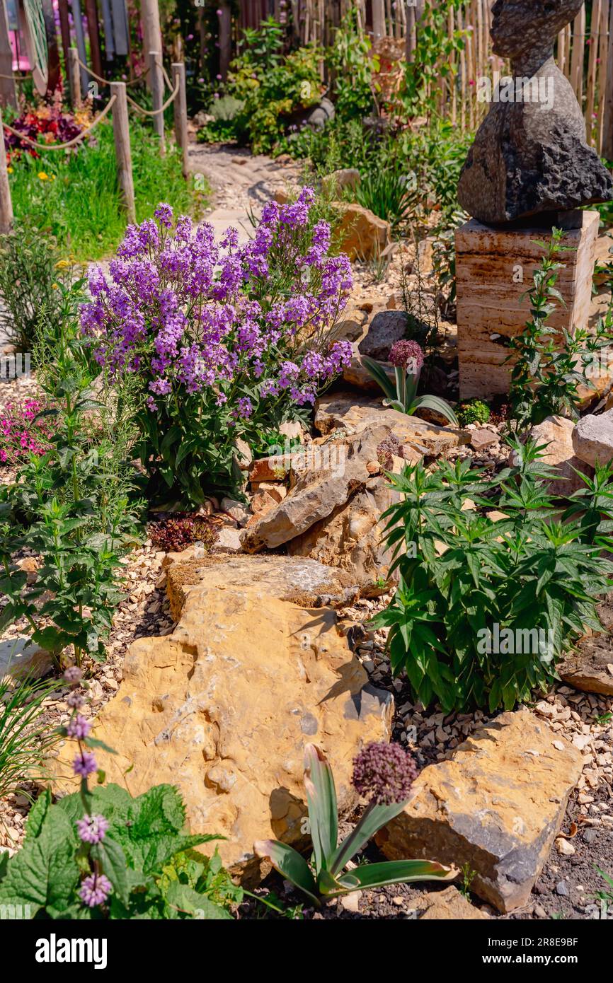Outdoor gardening hi-res stock photography and images - Alamy