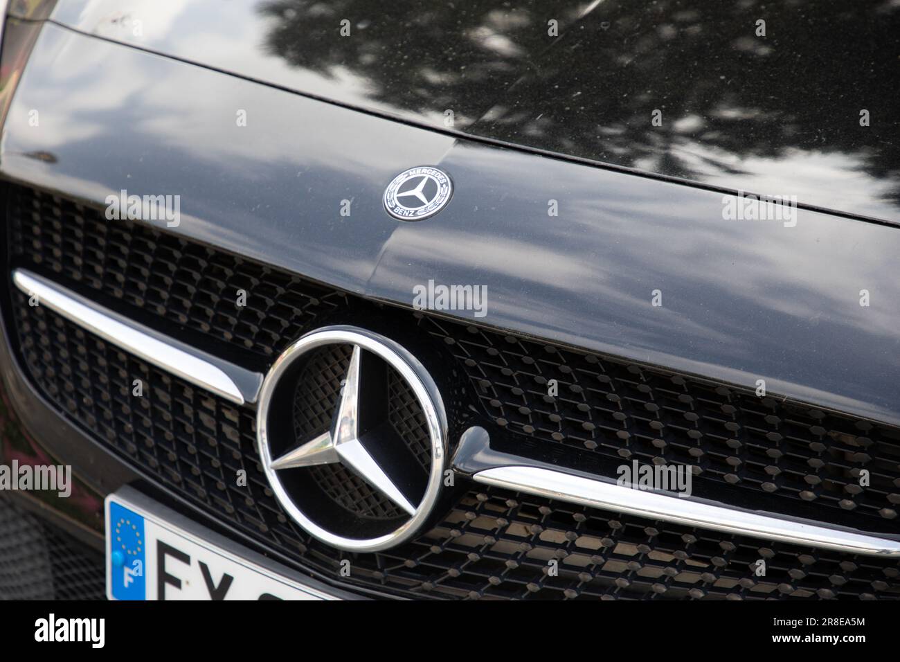 Star logo automobile trademark hi-res stock photography and images - Alamy
