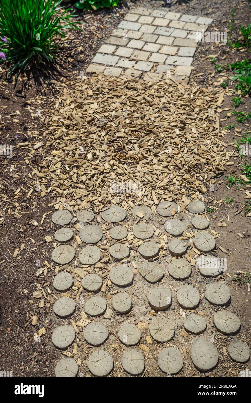 Pebble stone path walkway hi-res stock photography and images - Alamy