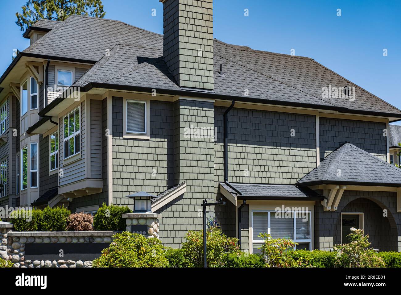 Roof tile lawn edge hi-res stock photography and images - Alamy