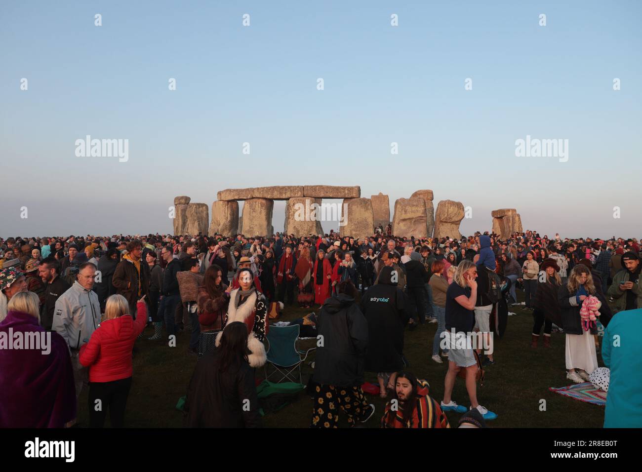 Salisbury, Britain. 21th June, 2023. People gather in Stonehenge to ...