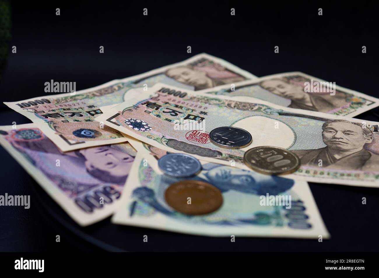 Japanese bills and coins. Image: debt, loan repayment Stock Photo - Alamy