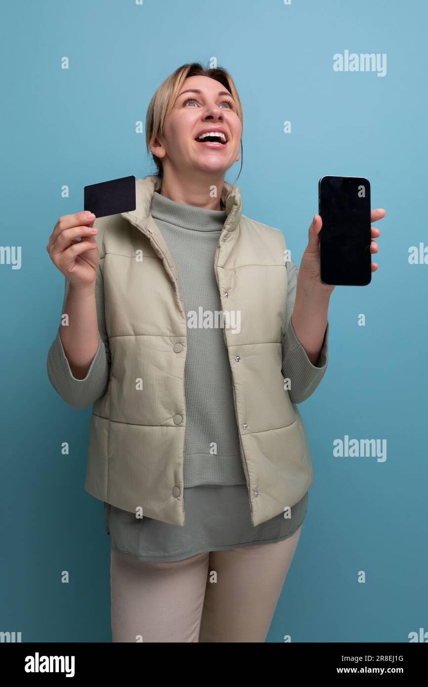 Woman uses credit card smartphone hi-res stock photography and images ...