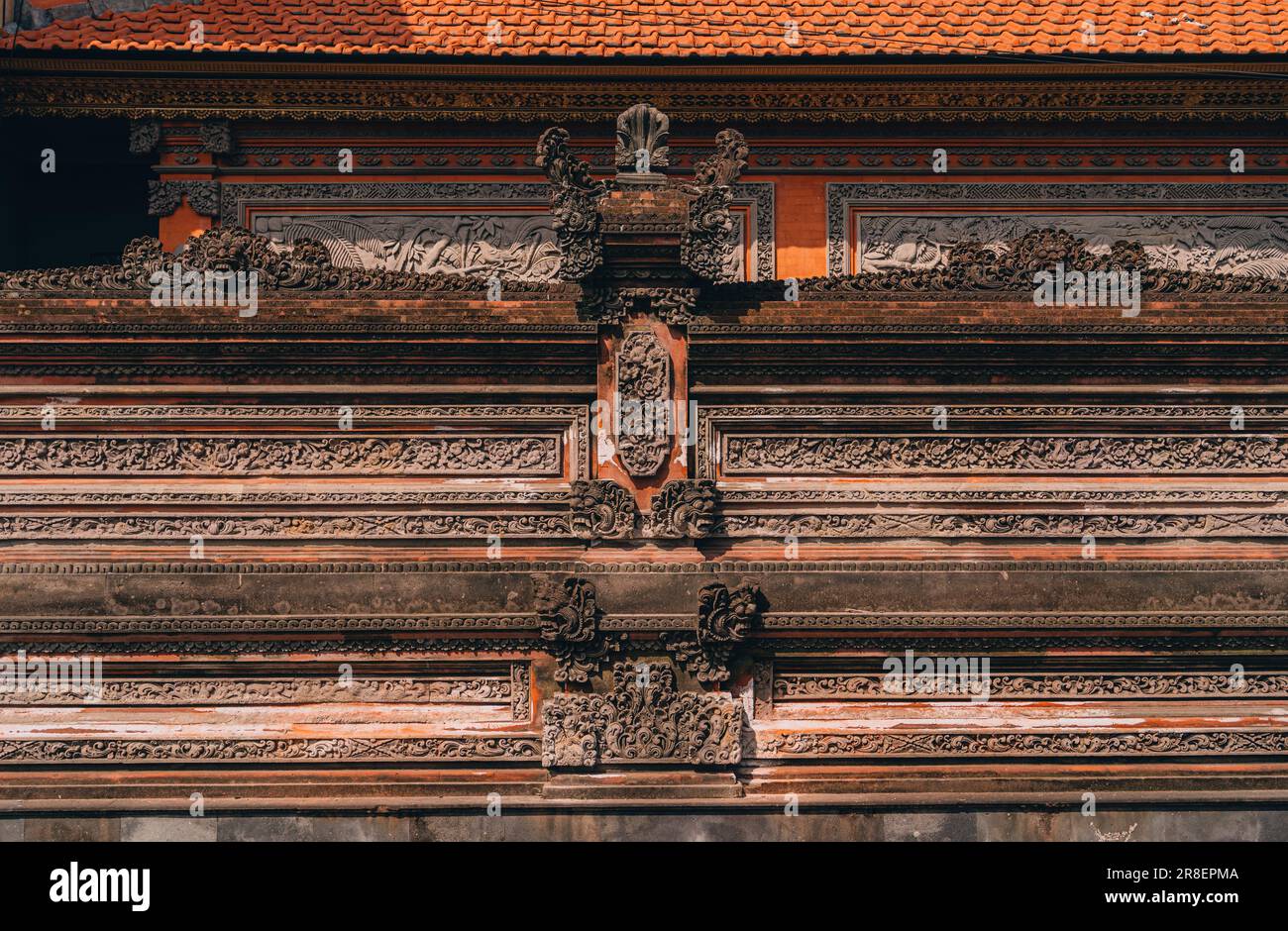Balinese traditional temple wall. Indonesian architecture of praying ...