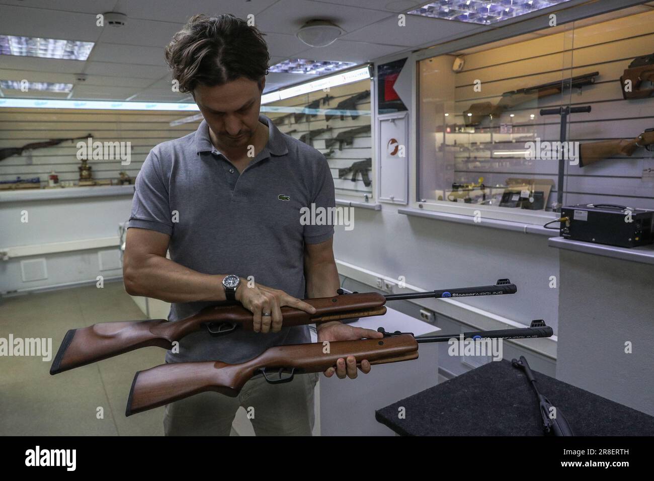 16.06.2023. Russia. Moscow. A customer at the AIR-GUN gun store Stock ...