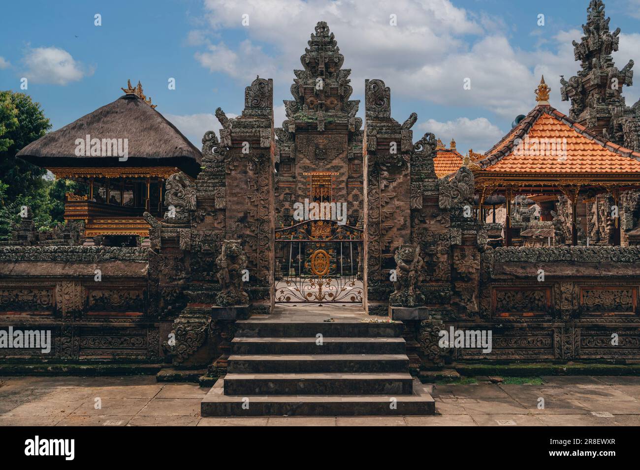 Entrance steps in balinese traditional temple. Indonesian architecture ...
