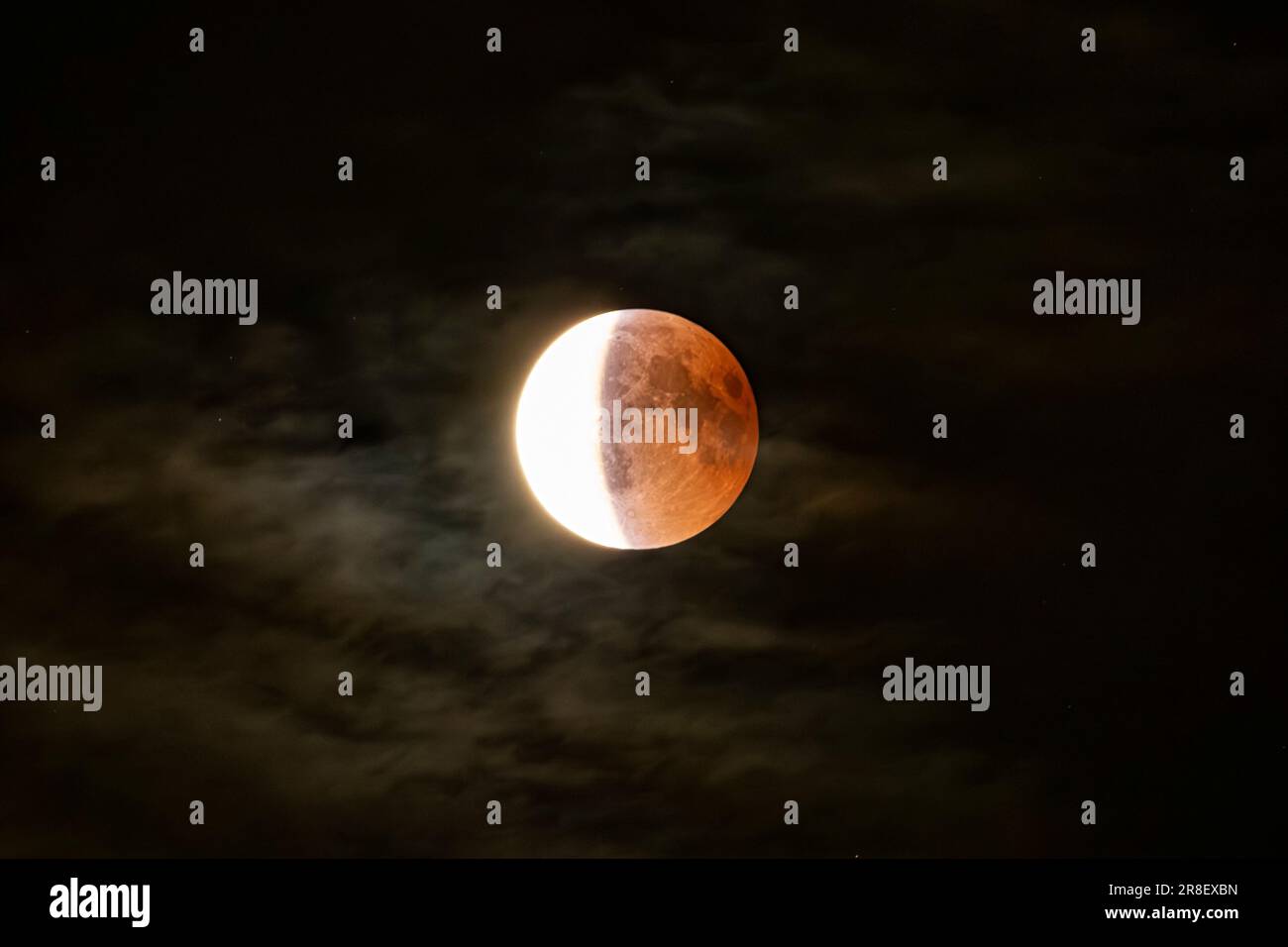 Moon in cloudy sky close hi-res stock photography and images - Alamy