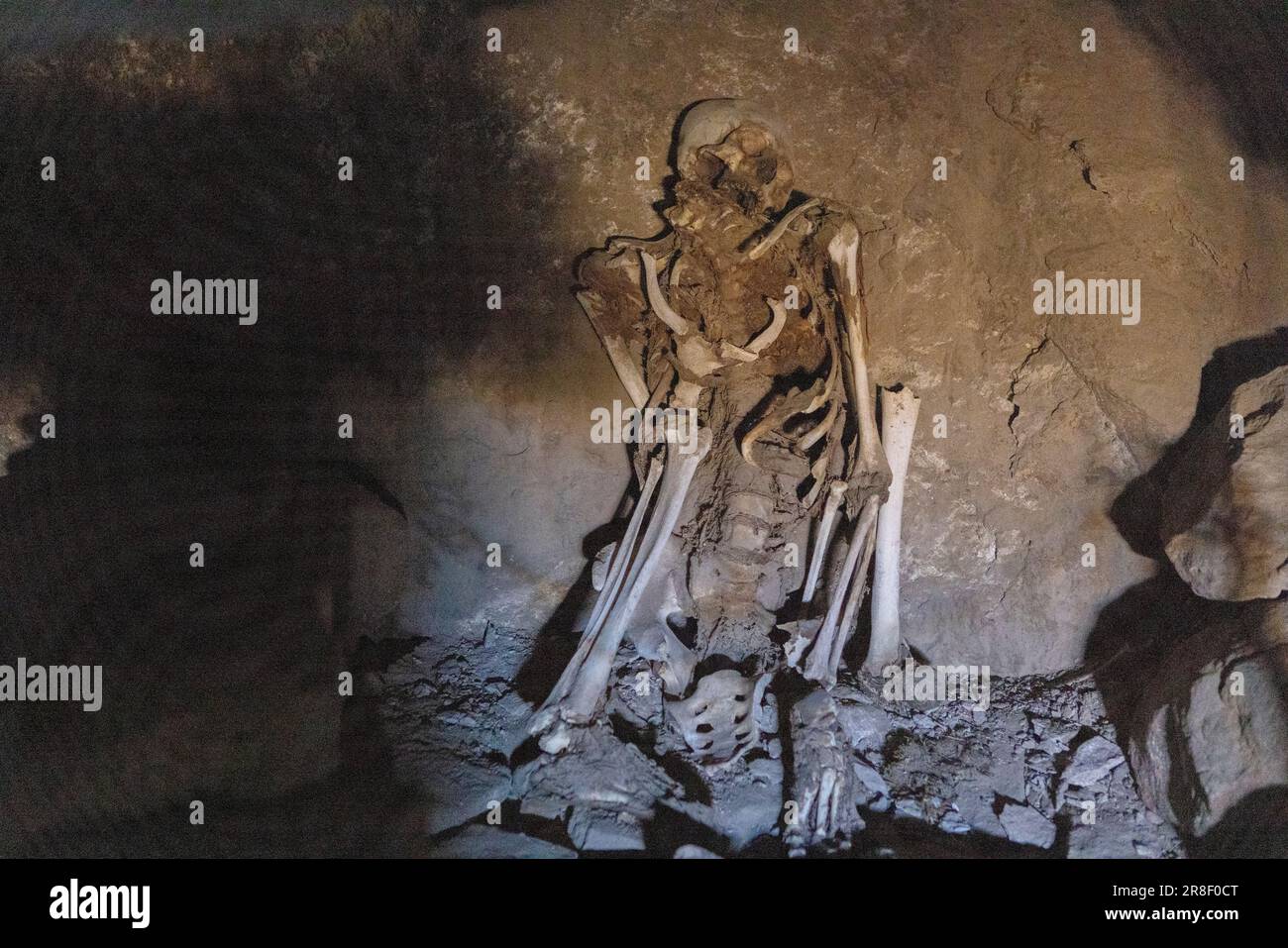 Cementerio de Chullpas / Cueva de las Momias: Cave with mummies near ...