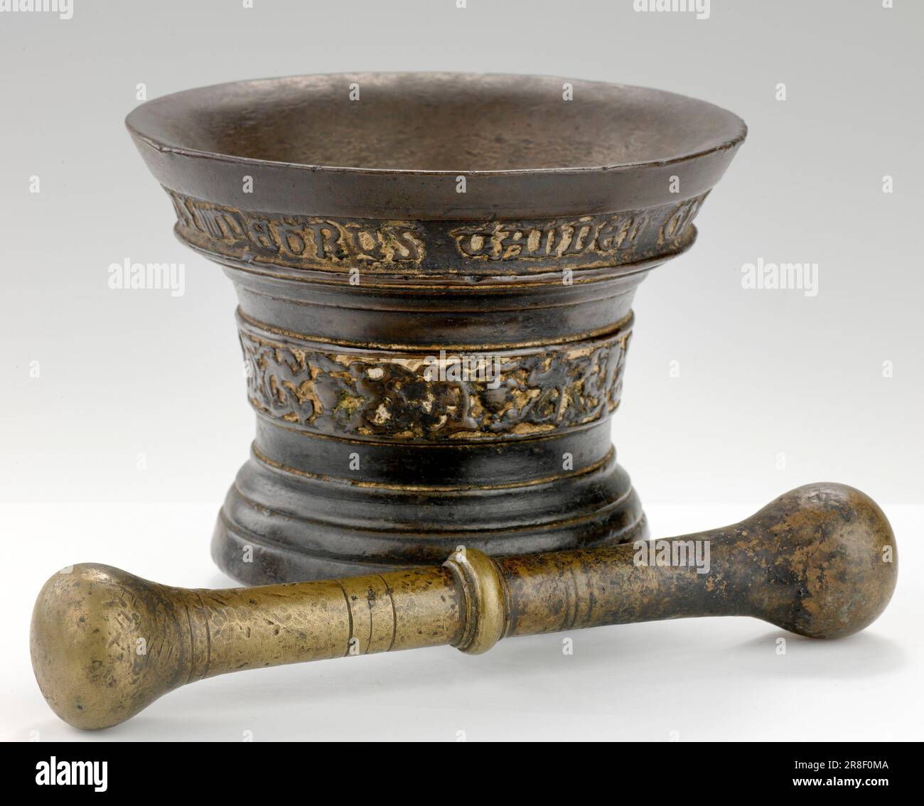 Pestle and mortar historic hi-res stock photography and images - Alamy
