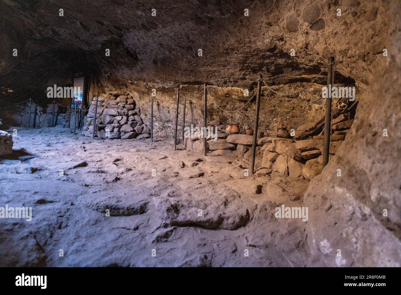 Cementerio de Chullpas / Cueva de las Momias: Cave with mummies near ...