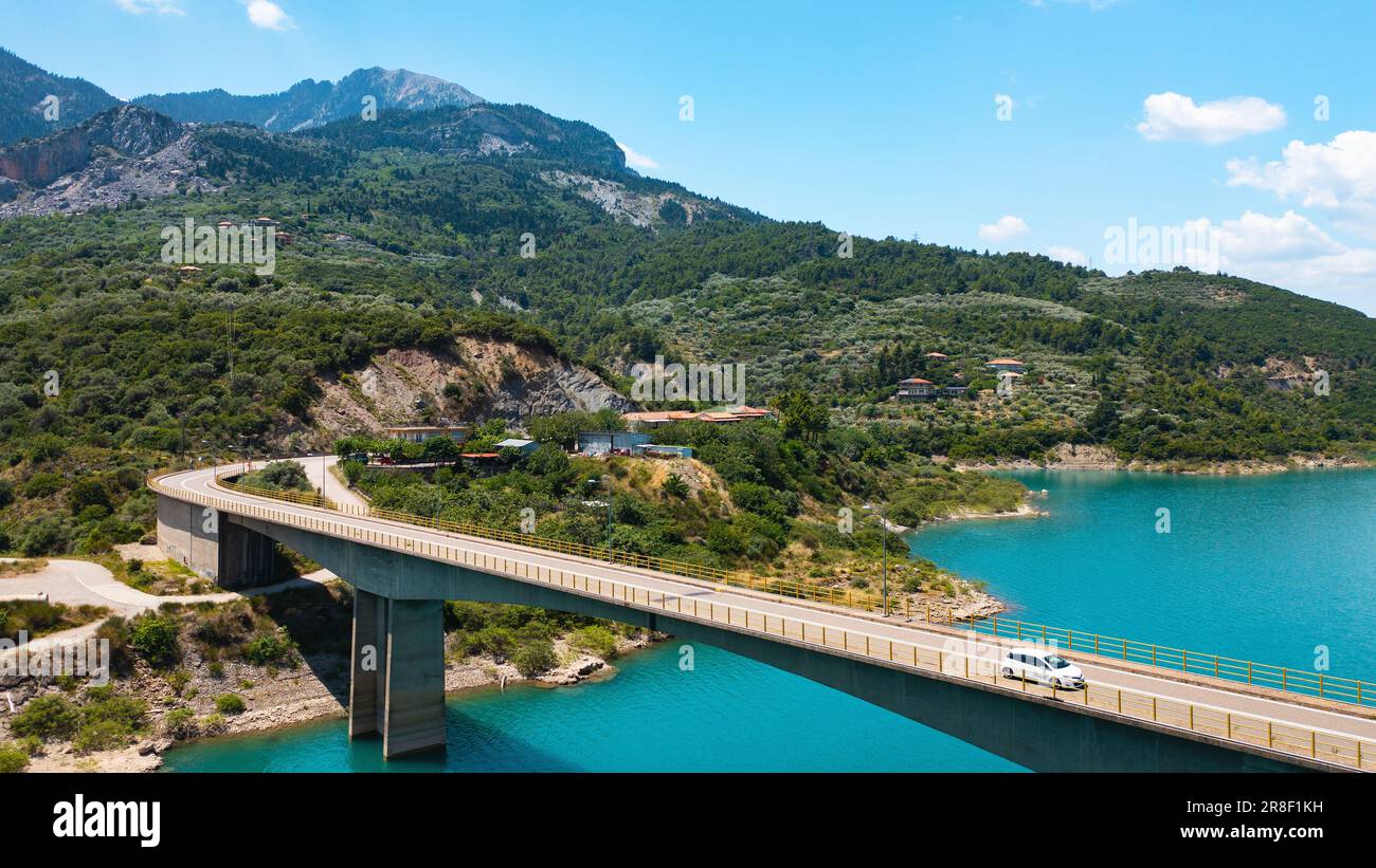 Picturesque mountain landscape lake hi-res stock photography and images ...