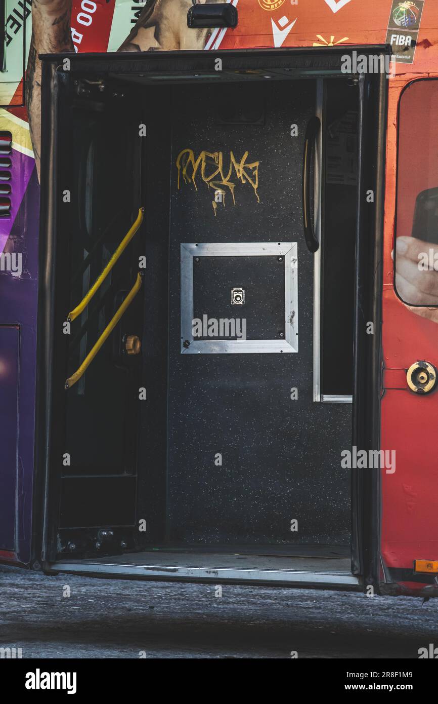 Double decker bus doors / entrance Stock Photo - Alamy