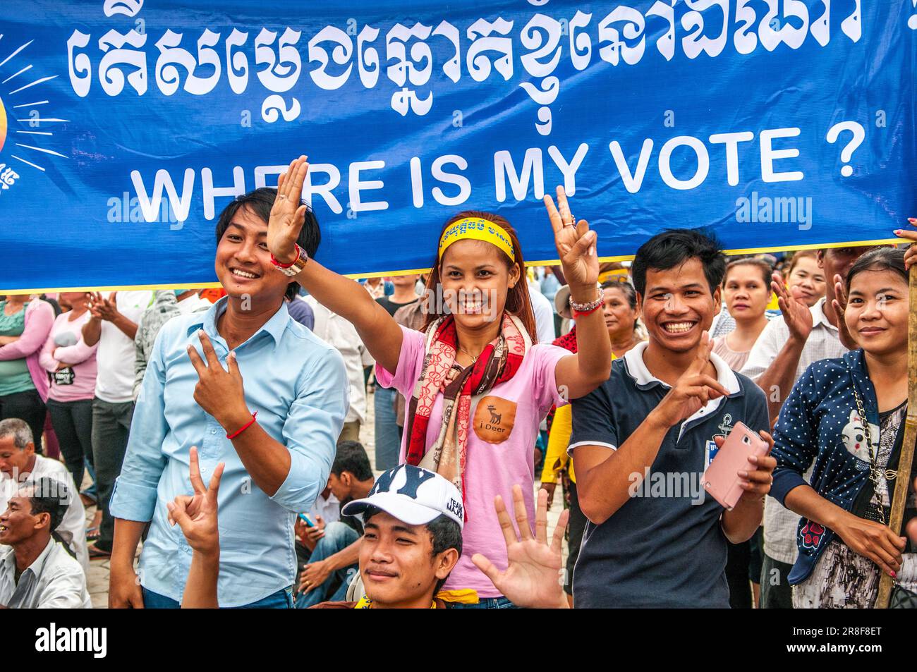 Protesters holding signs showing number hi-res stock photography and ...
