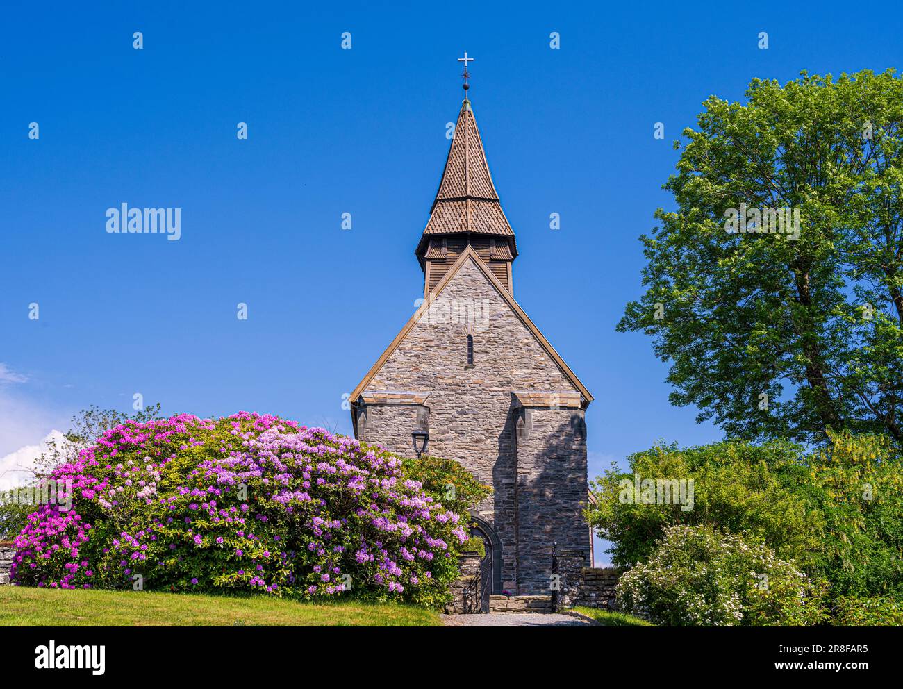 Old stonewall hi-res stock photography and images - Alamy