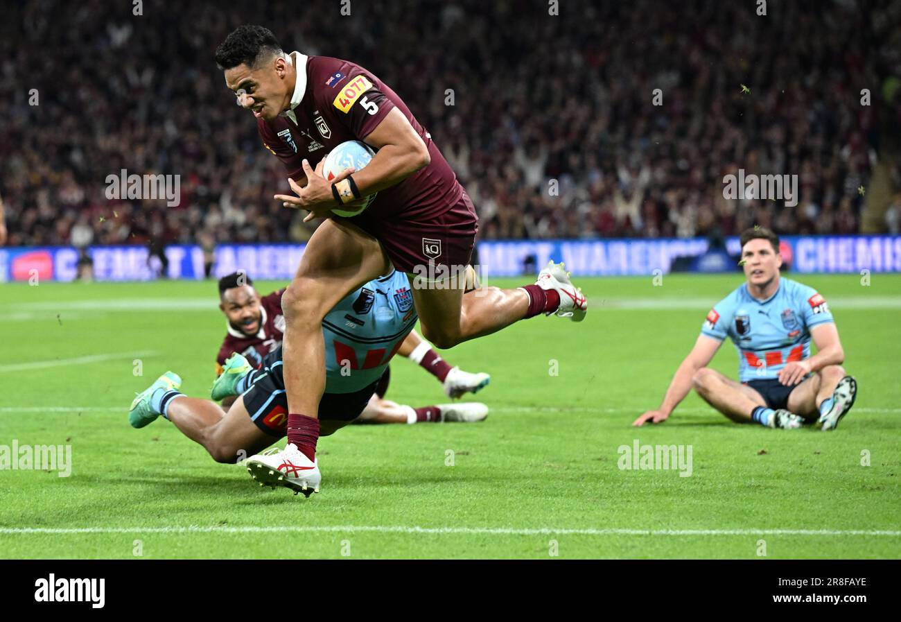 Brisbane, Australia. 21st June, 2023. Murray Taulagi (centre) of the ...