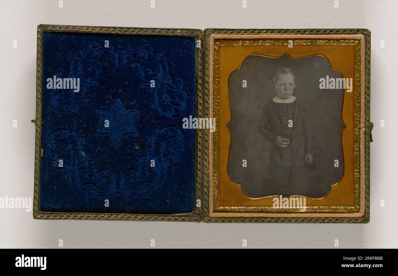 Untitled boy hi-res stock photography and images - Alamy