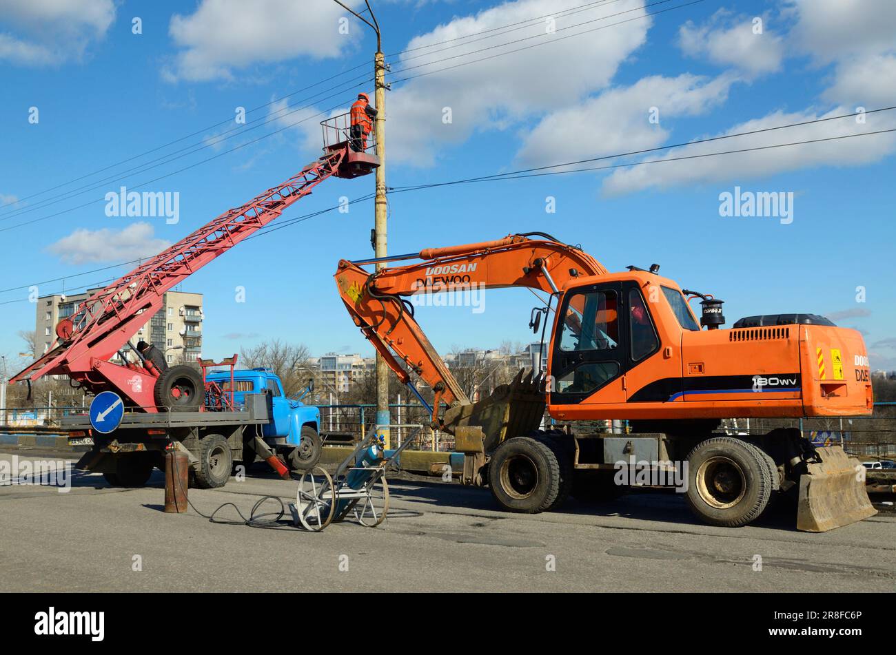 Repairing rigging hi-res stock photography and images - Alamy