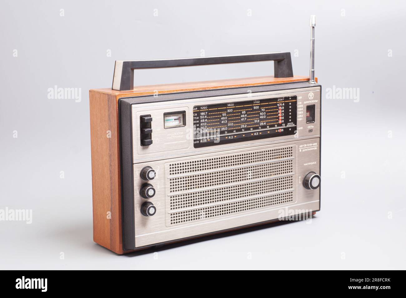 Old transistor radio. English translation: setting indicator, network ...