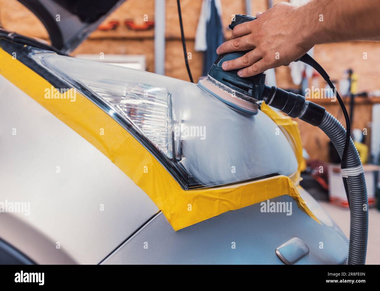 Car mechanic in workshop cleaning hi-res stock photography and images ...