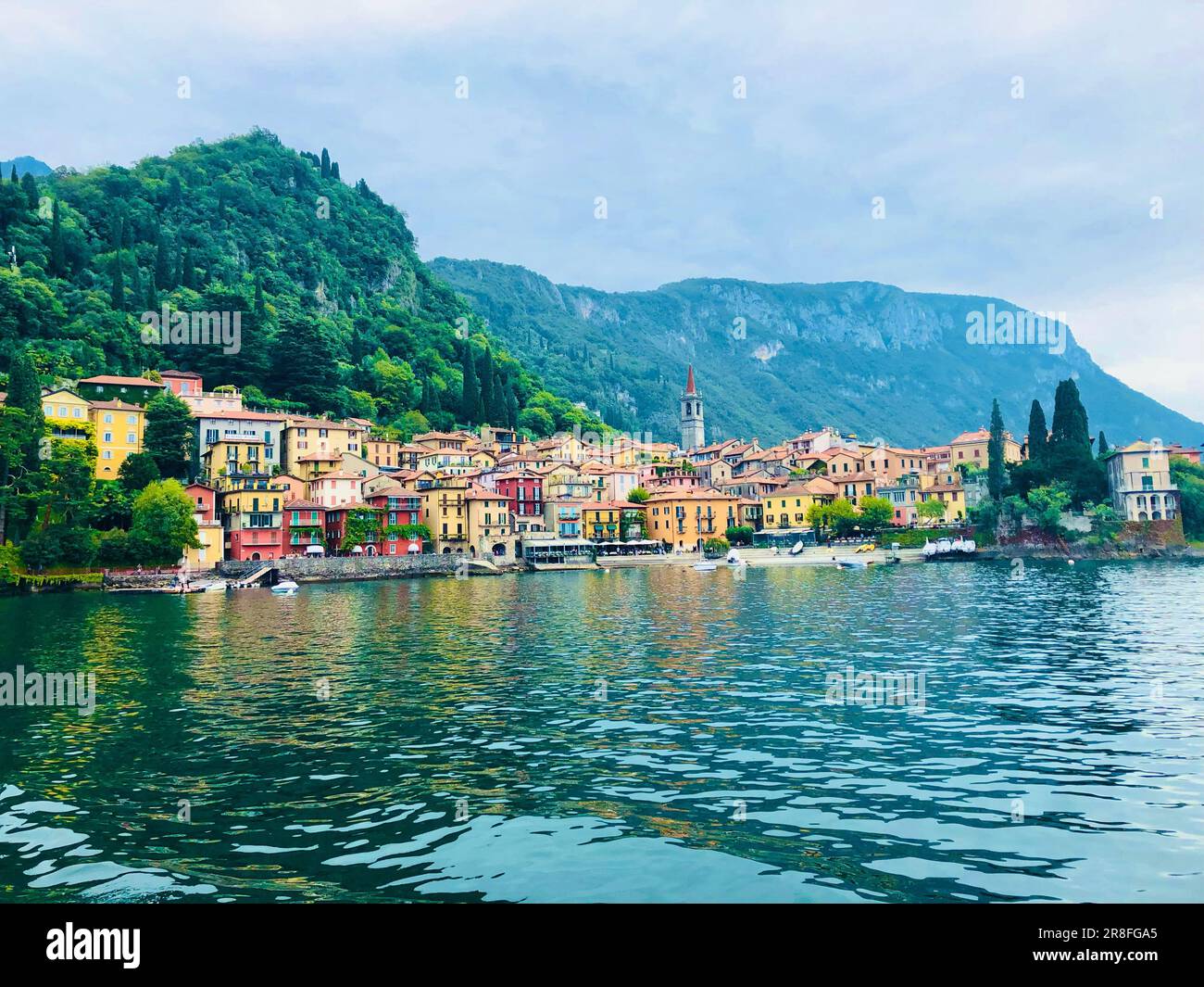 Quaint lake como village hi-res stock photography and images - Alamy
