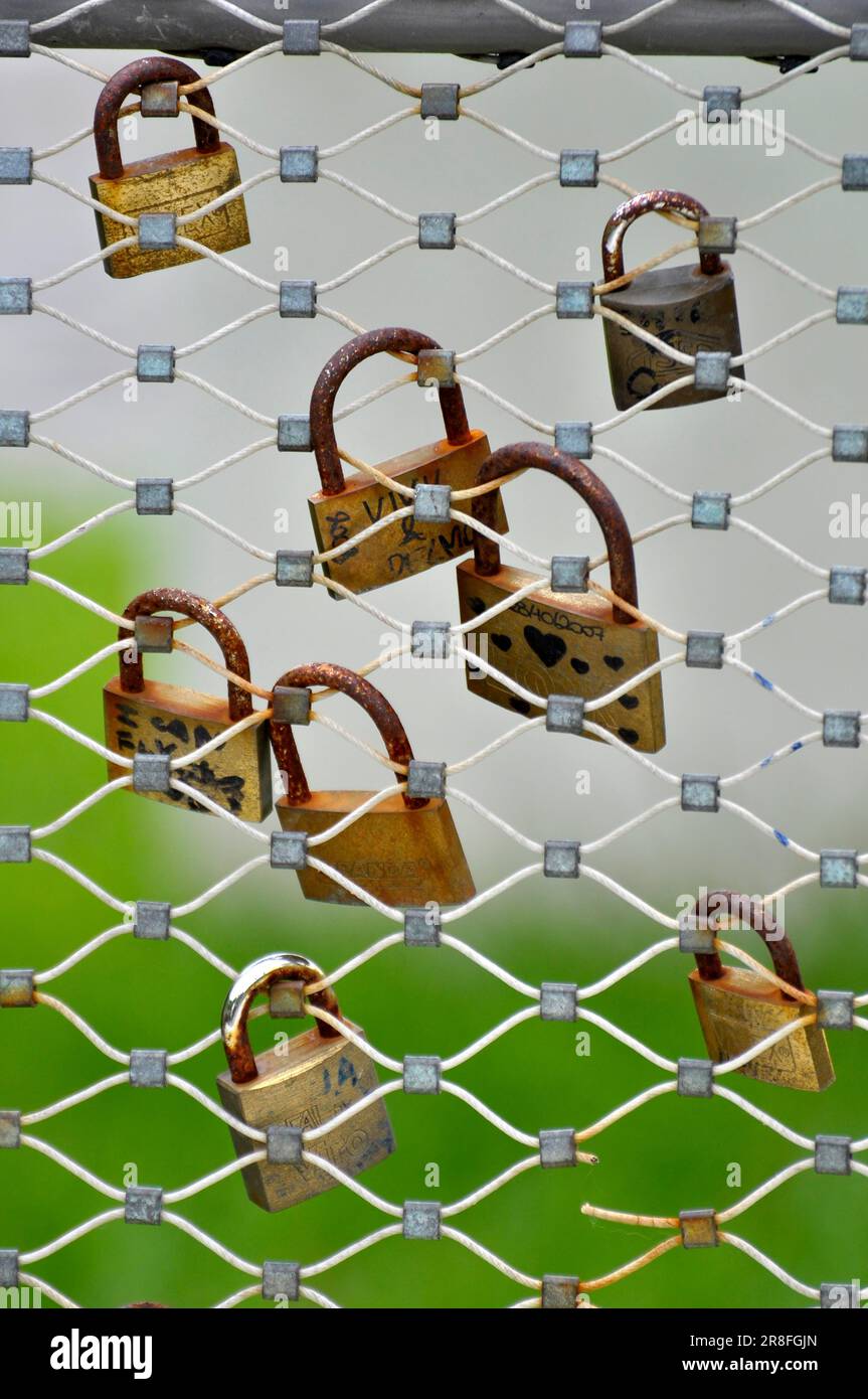 Locks on the fence hi-res stock photography and images - Alamy