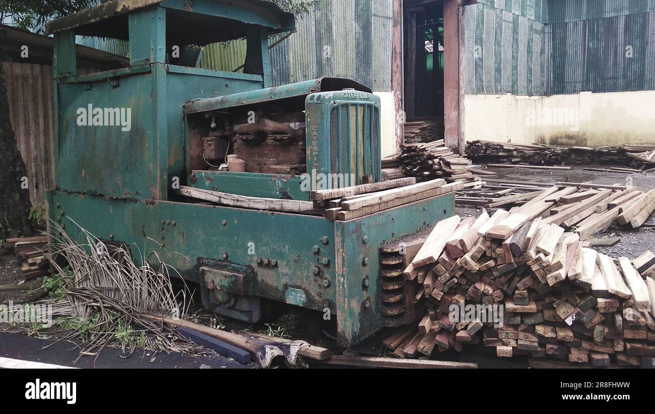 Saw mill cutting hi-res stock photography and images - Alamy