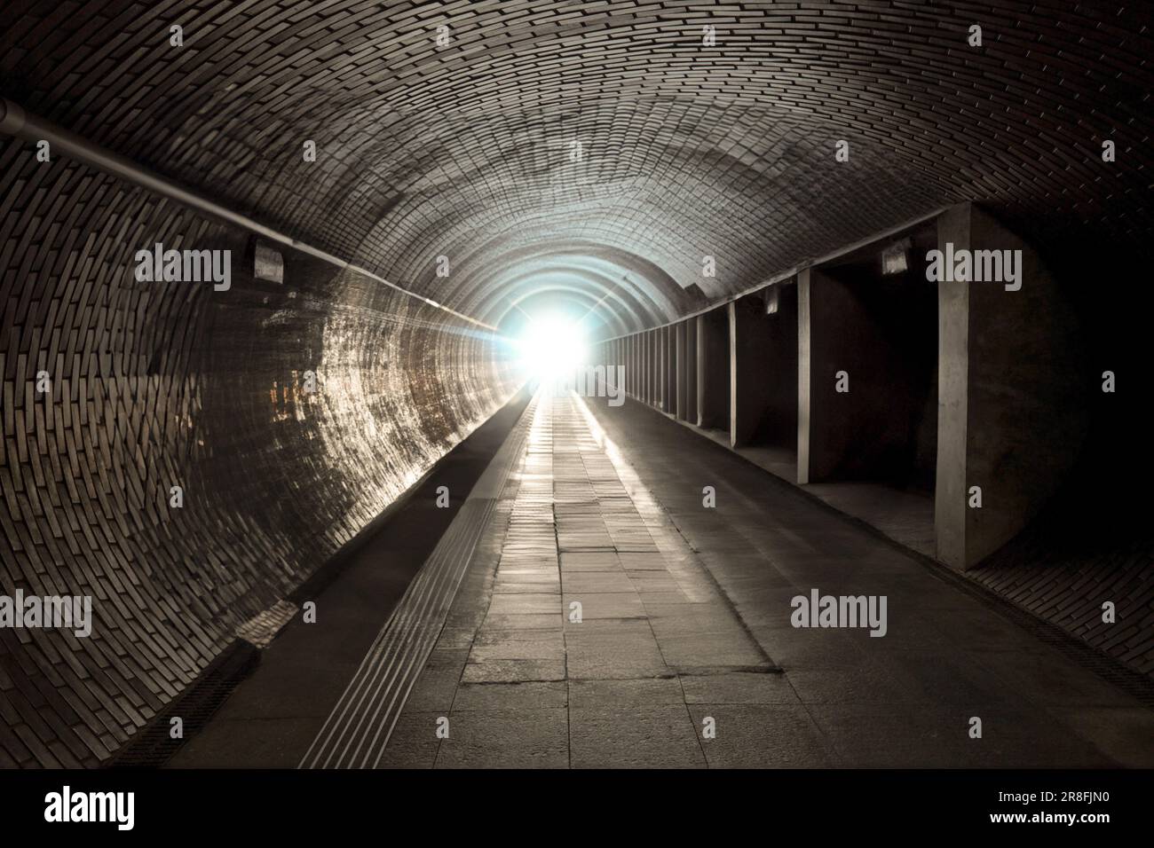 Bright rays of light at the end of the tunnel, a religious phenomenon ...