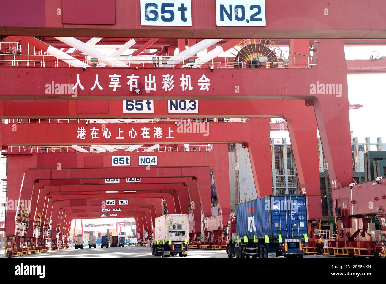 QINGDAO, CHINA - JUNE 21, 2023 - A cargo ship loads cargo at the ...