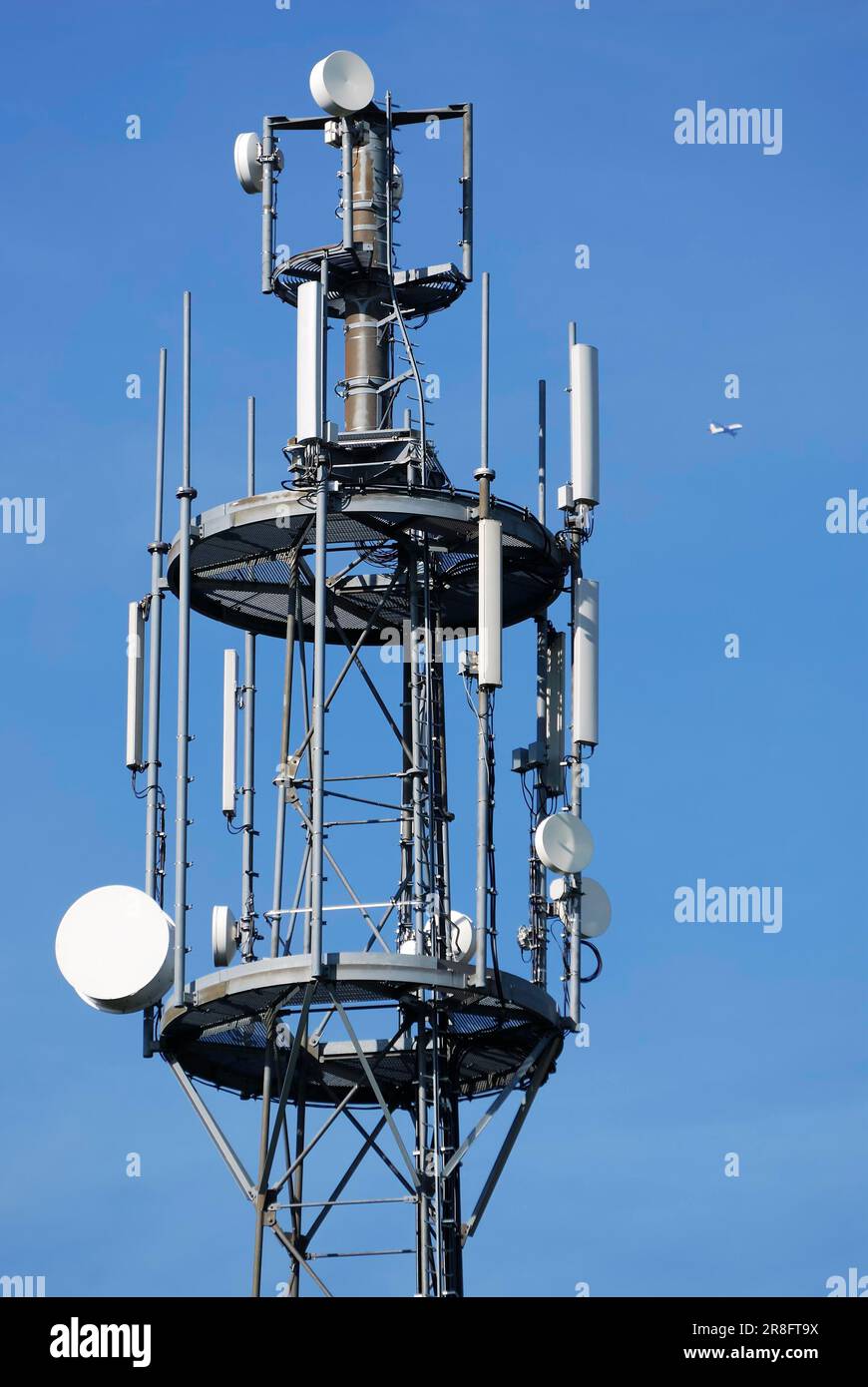 Telecommunication antenna for mobile communications Stock Photo - Alamy