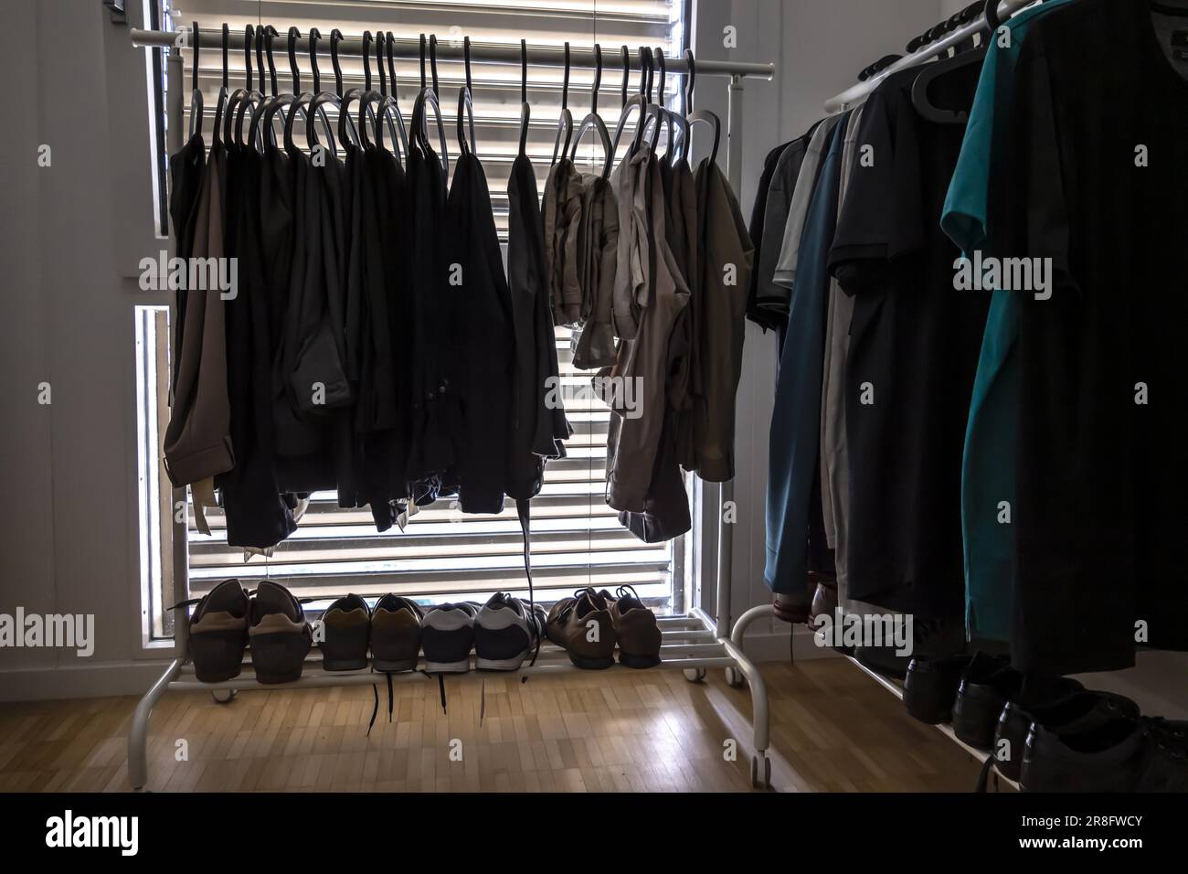 Venetian blind building hi-res stock photography and images - Alamy