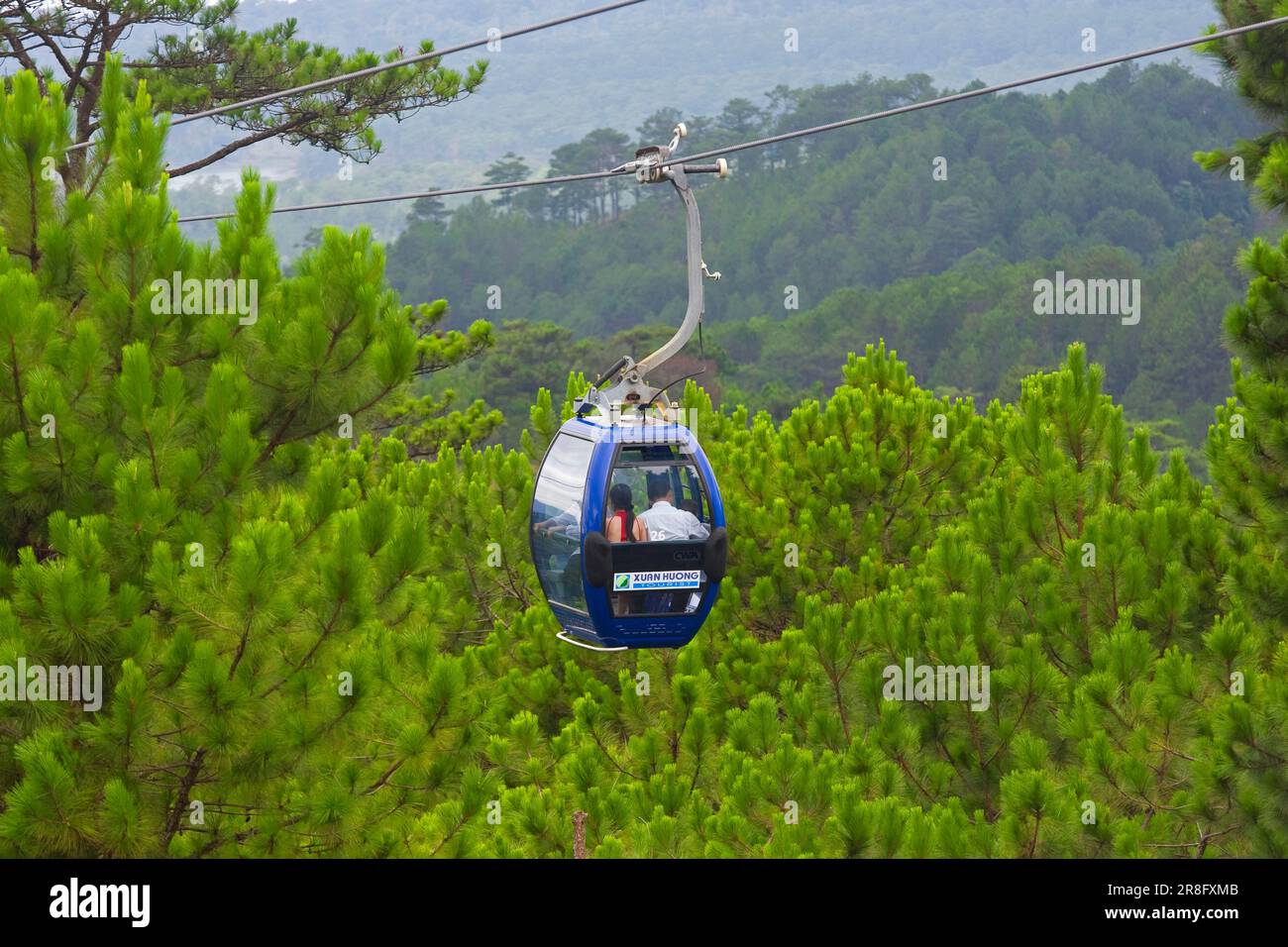 Cable car to Lan Bian Mountain, Dalat, Gondola, Vietnam Stock Photo - Alamy