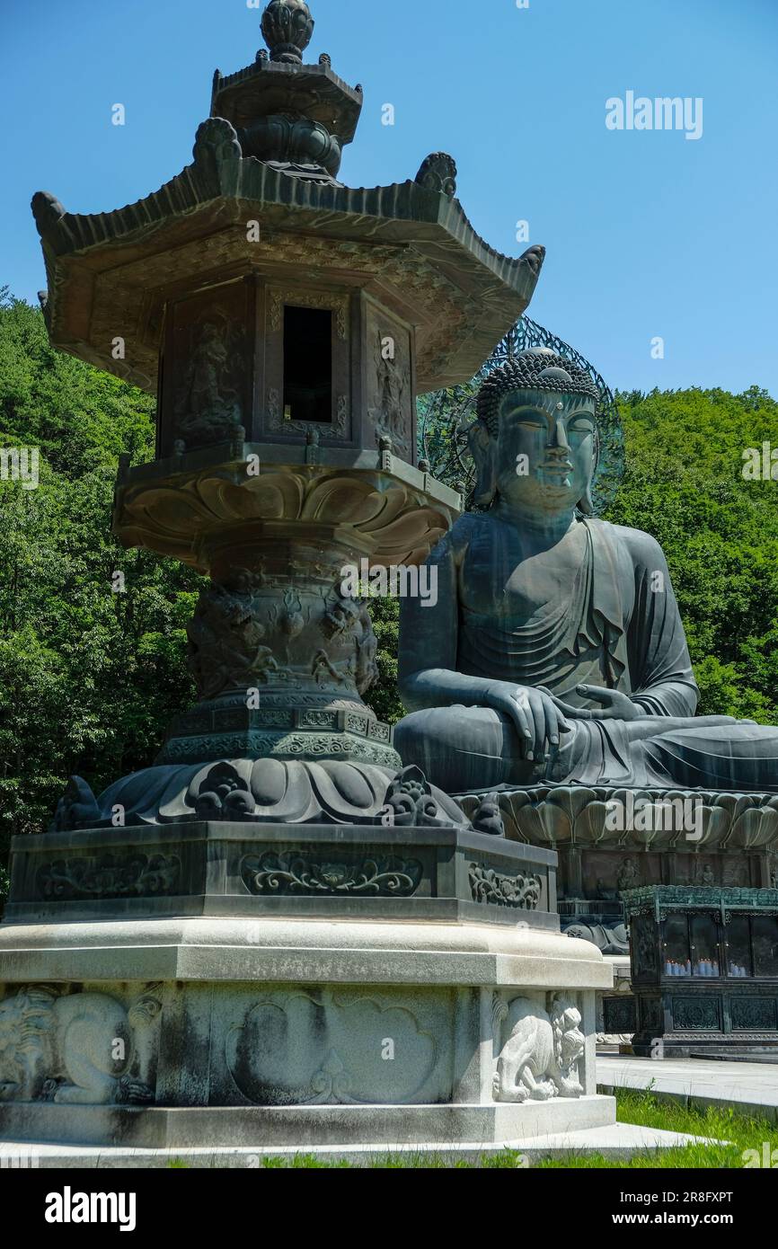 Sokcho, South Korea - June 17, 2023: Buddha statue at Sinheungsa Temple ...