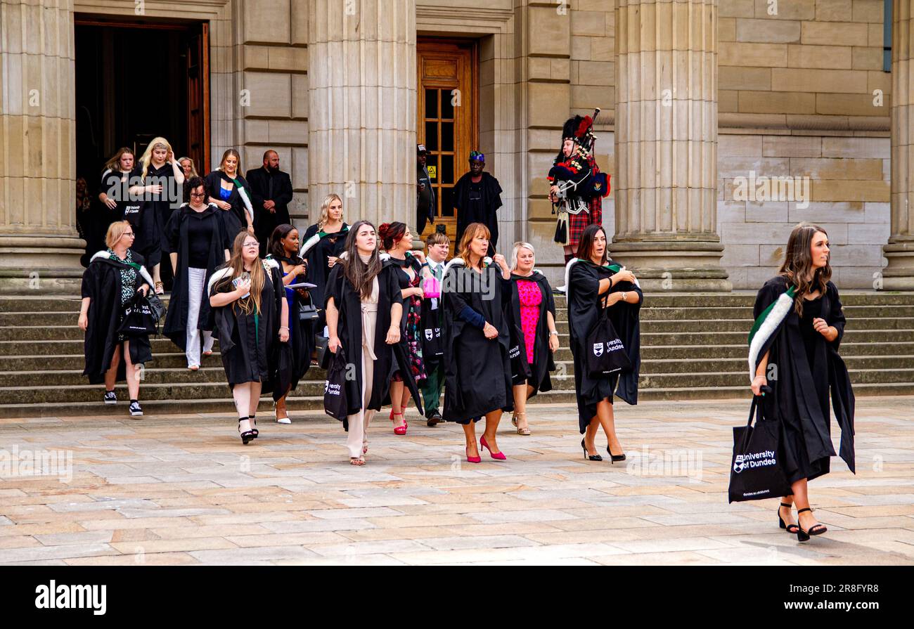 Dundee university graduation ceremony hi-res stock photography and ...