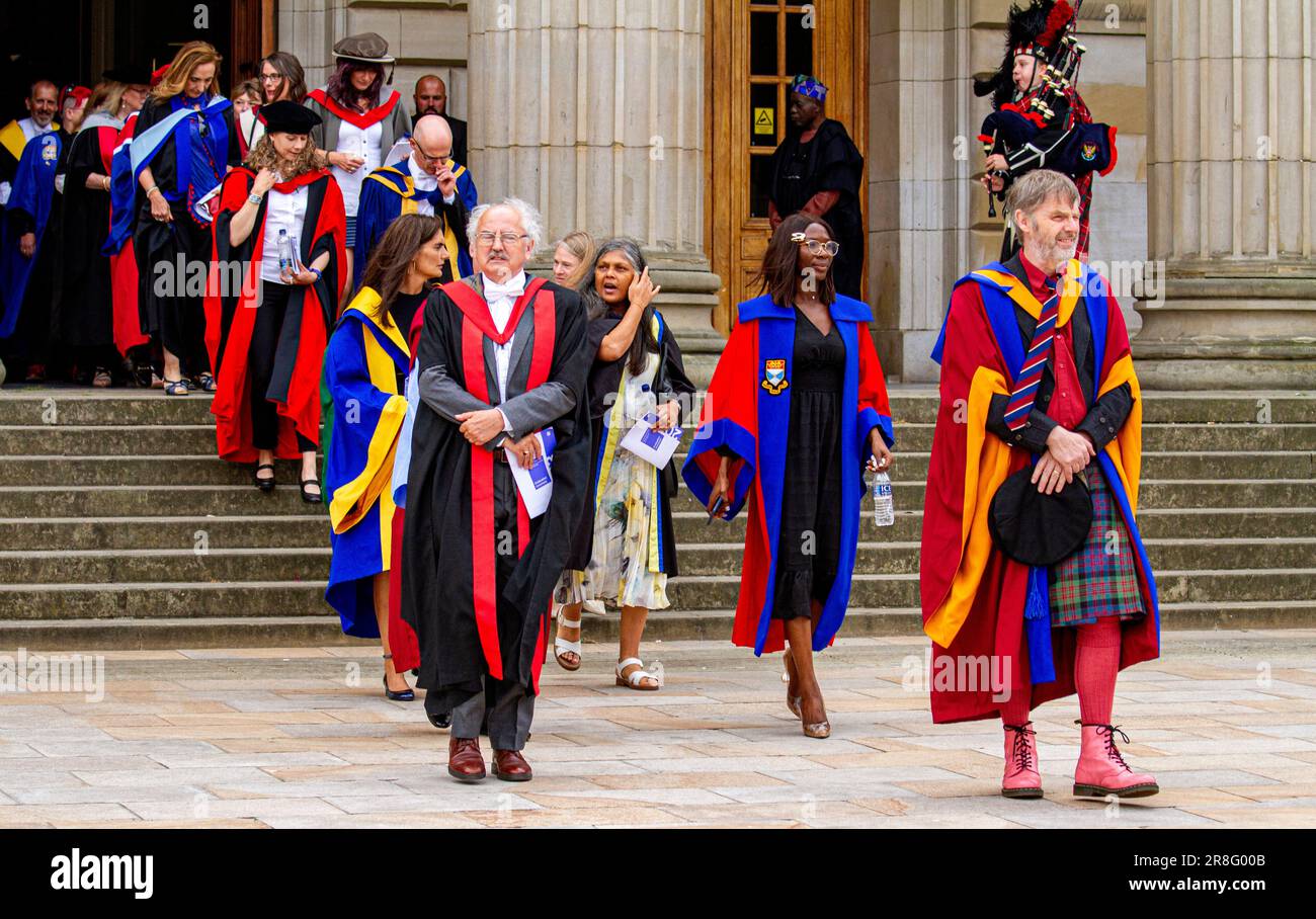 Dundee university students graduation ceremony hi-res stock photography ...