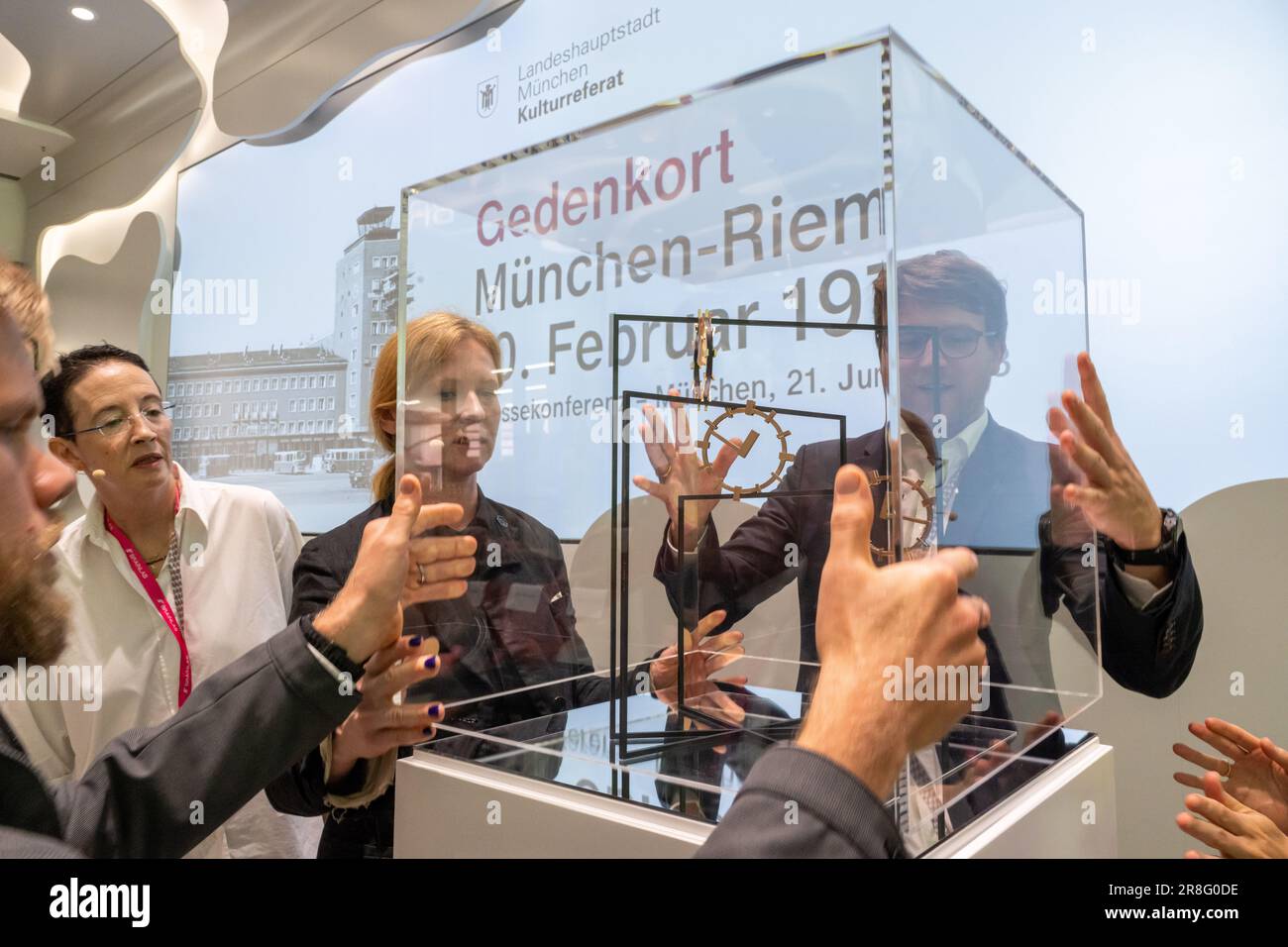 Glass dome in munich hi-res stock photography and images - Alamy