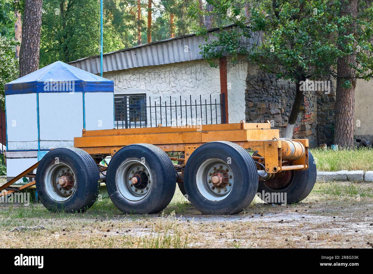 Circus trailer truck hi-res stock photography and images - Alamy