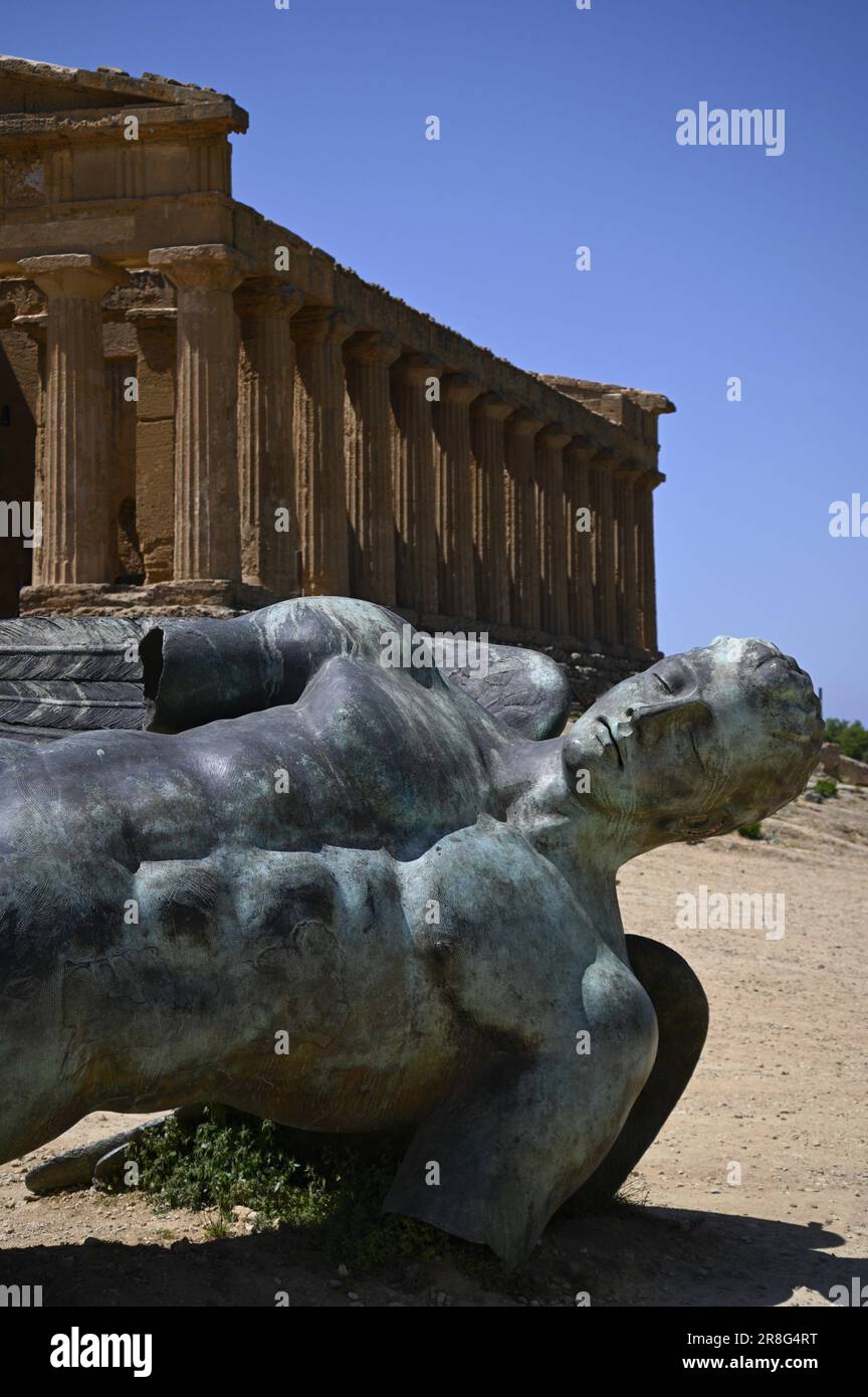 Scenic view of the fallen sculpture of Icarus by Igor Mitoraj on the ...
