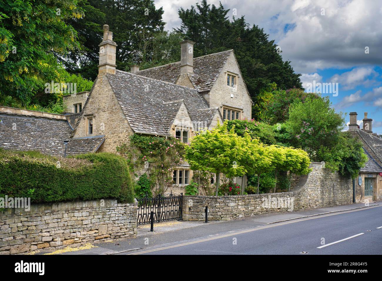 Typical stone house of the Cotswolds, Bibury, Cotswolds ...