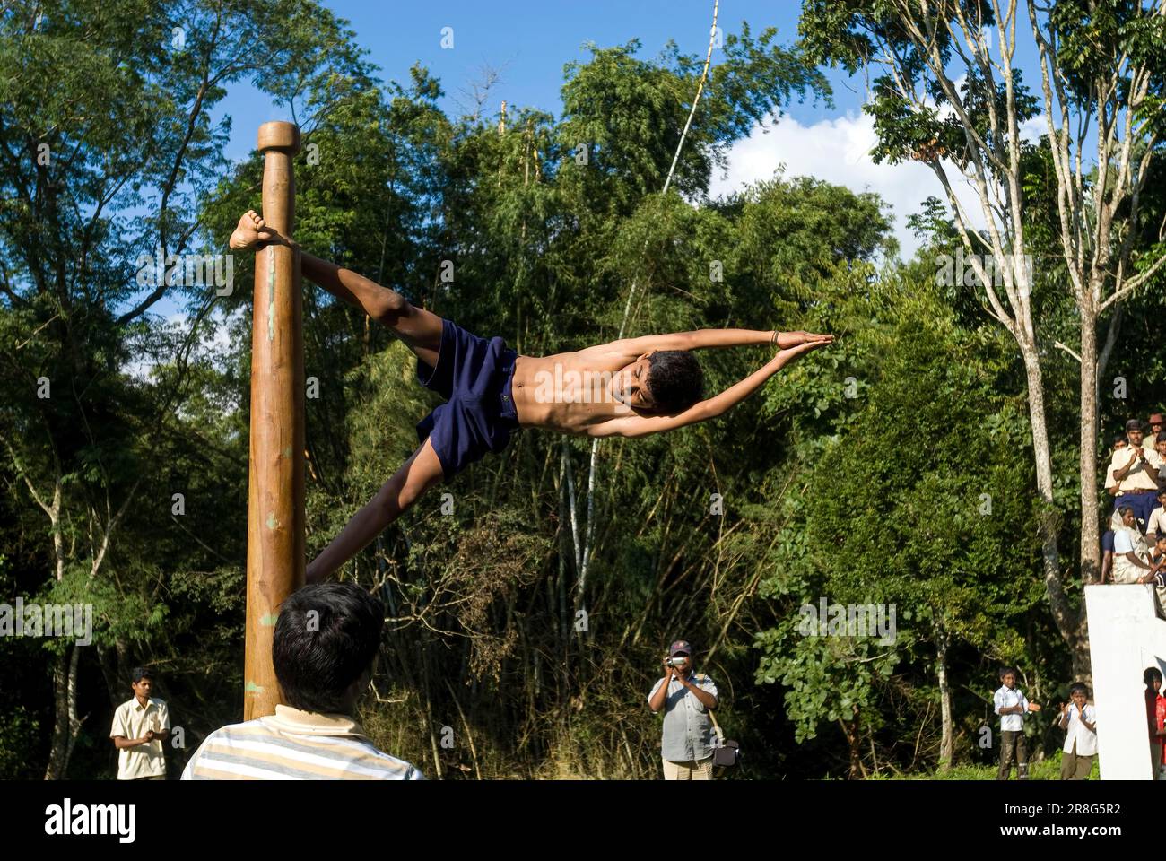 Mallakhamb india hi-res stock photography and images - Alamy