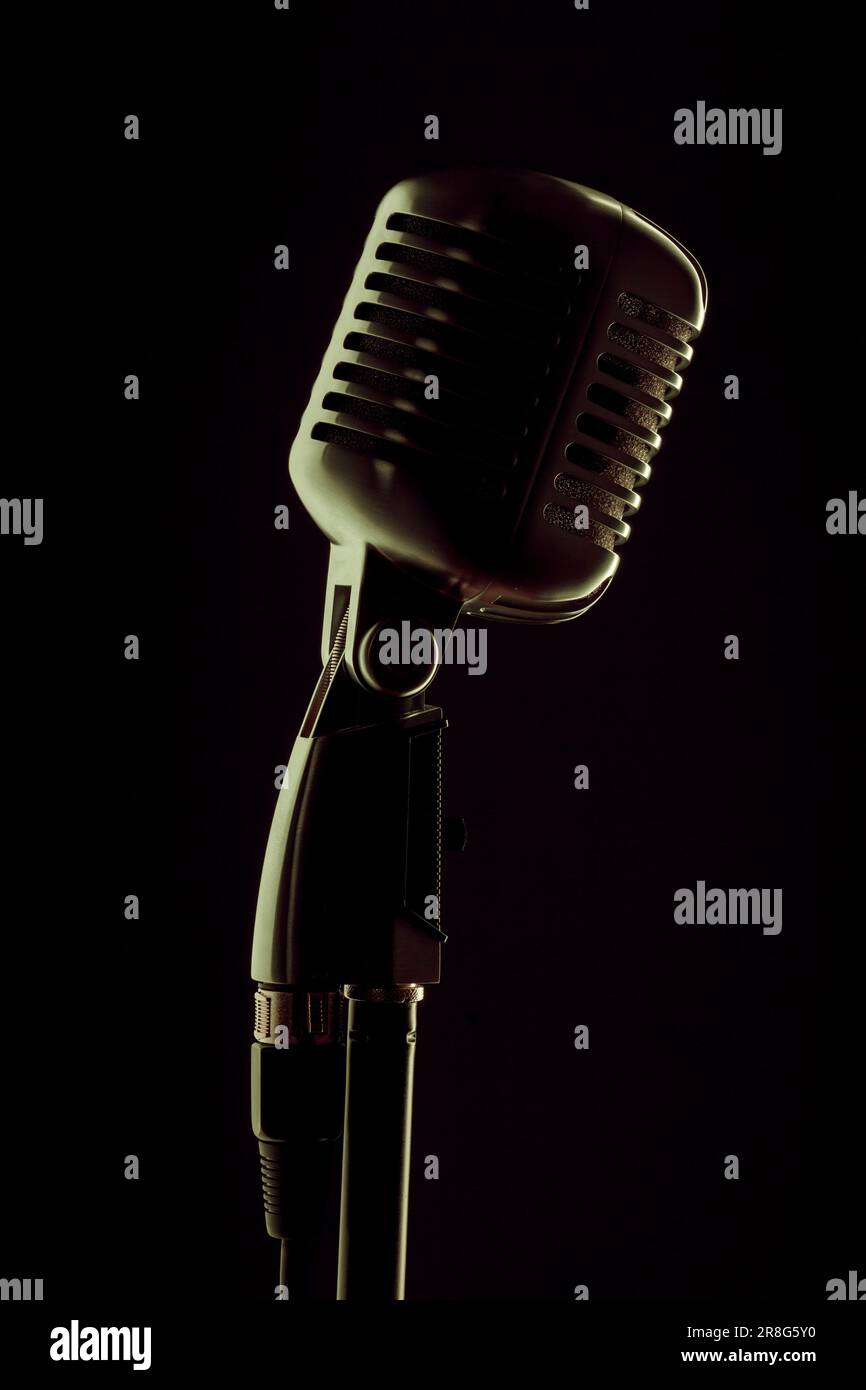 Vintage 50s microphone hi-res stock photography and images - Alamy